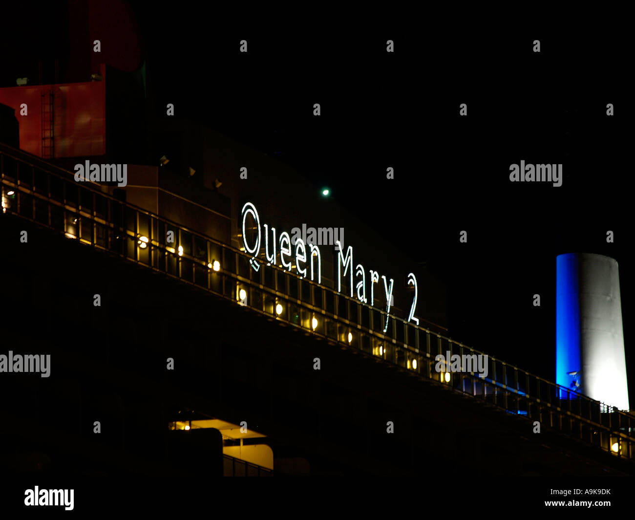 Close up queen mary hi-res stock photography and images - Alamy