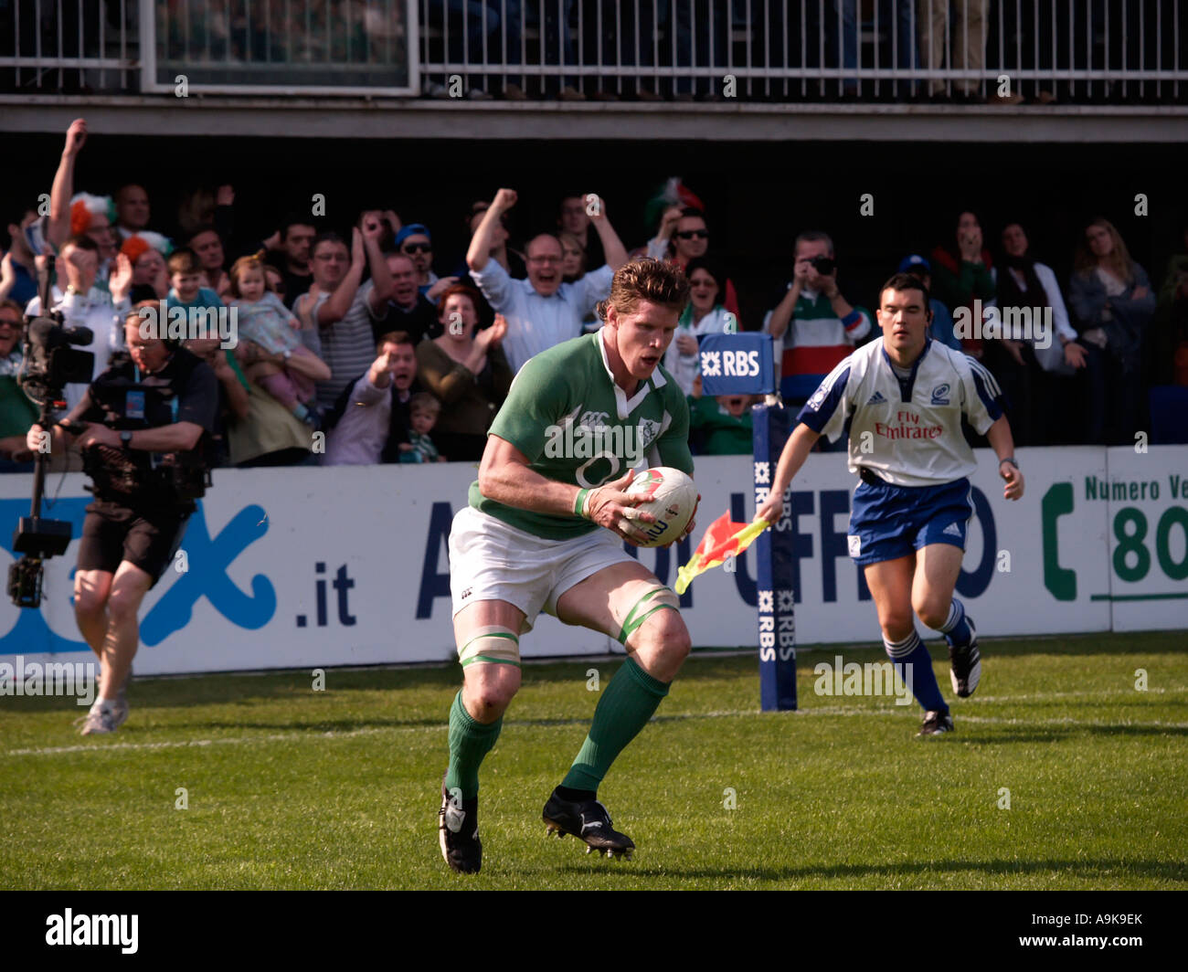 Simon Easterby carefully picks the spot to touch down for a 24th minute ...