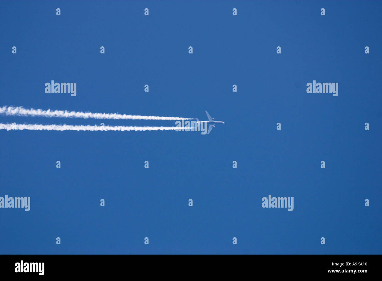 Aircraft flying overhead leaving vapour trail Stock Photo - Alamy