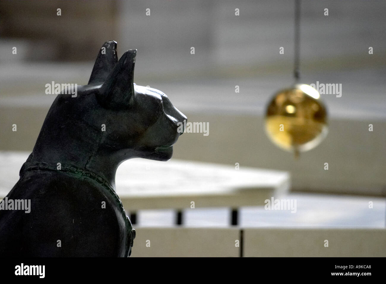 Pendule de Foucault and cat statue in the Pantheon Paris France Stock ...