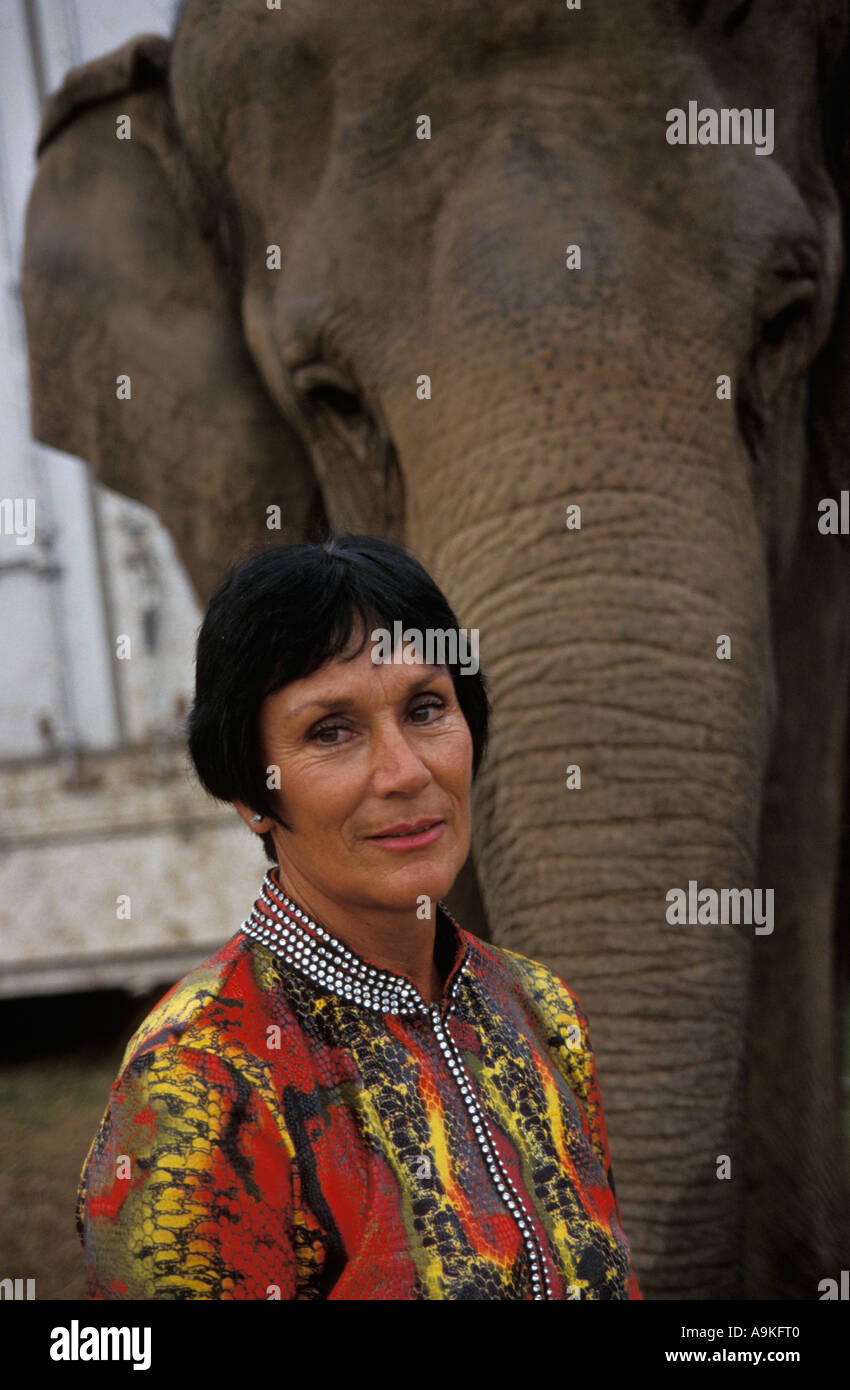 Bentley Bros. Brothers circus owner close up asian elephant American US ...