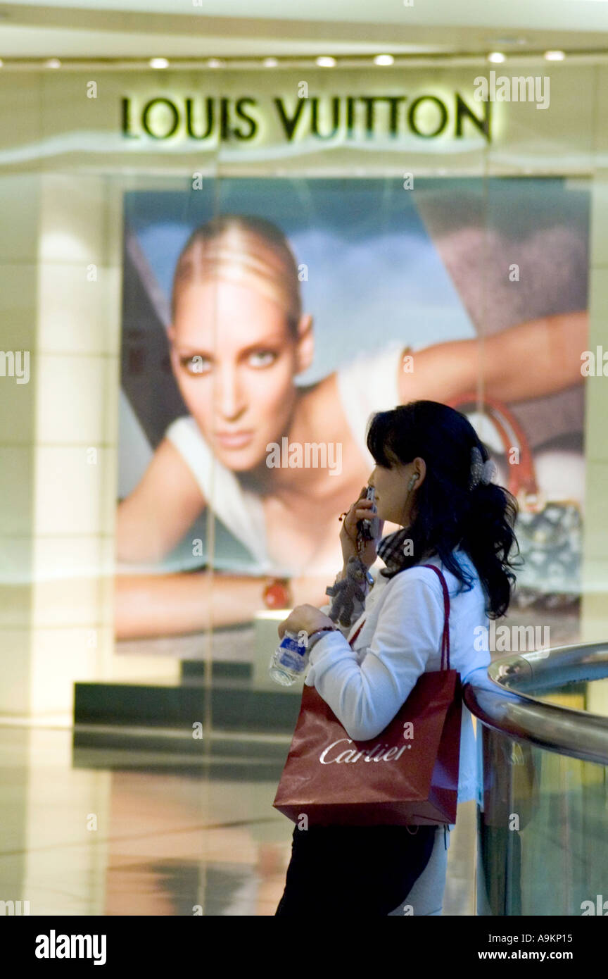 Upper class people shopping hi-res stock photography and images - Alamy