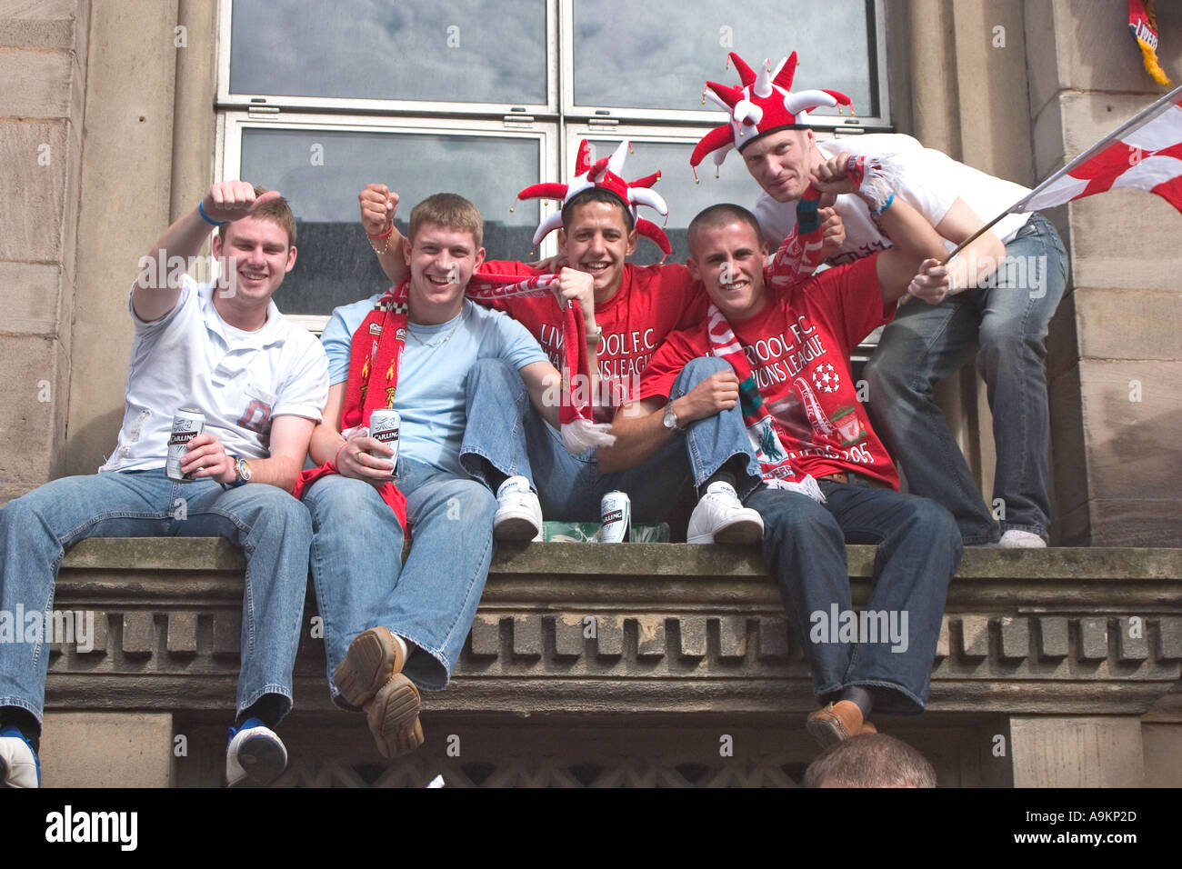 Fans of Liverpool football club waiting to welcome the team home Stock ...