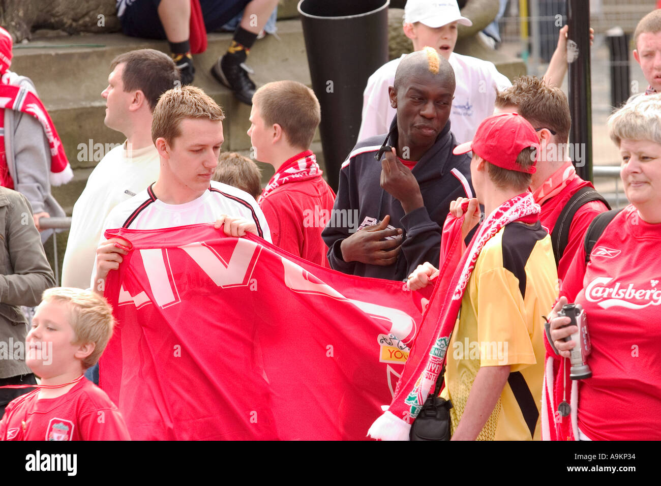 Fans of Liverpool football club waiting to welcome the team home Stock ...