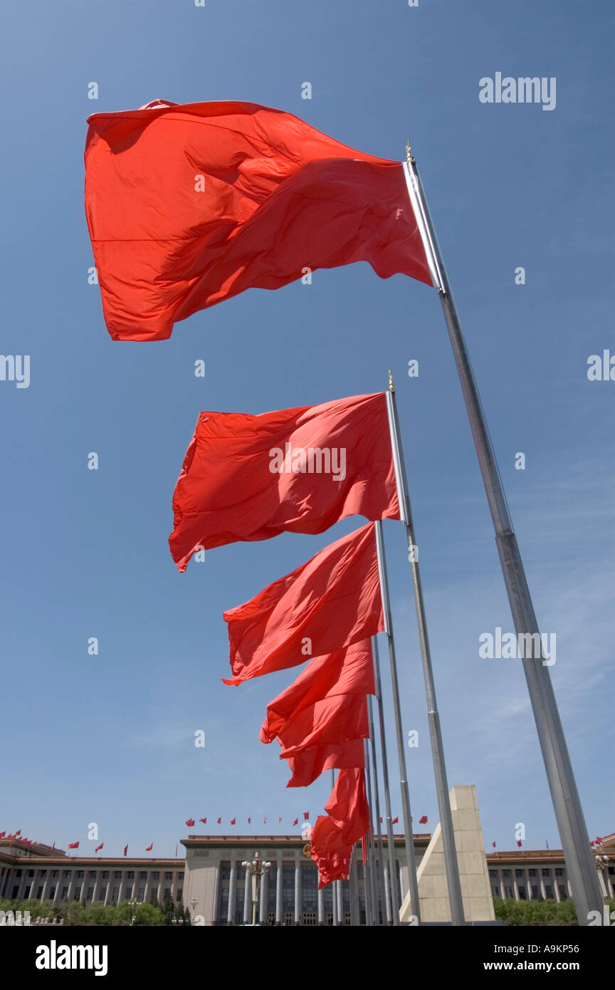 RED FLAGS FLYING ON THE 1ST MAY IN FRONT OF THE GREAT HALL OF THE ...