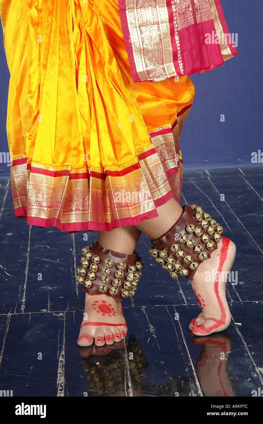 Asian indian classical dancer legs hi-res stock photography and images ...