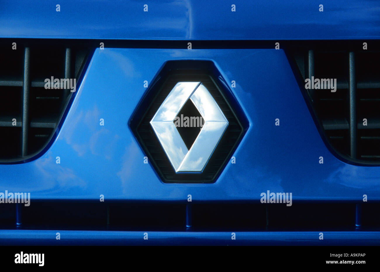 Renault badge hi-res stock photography and images - Alamy