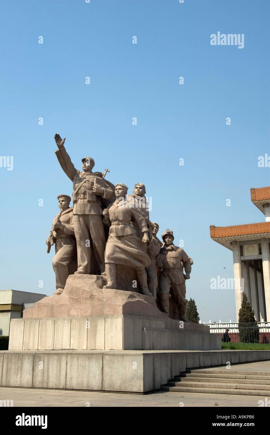 COMMUNIIST STATUE IN FRONT OF THE CHAIRMAN MAO MAUSOLEUM TIANANMEN ...