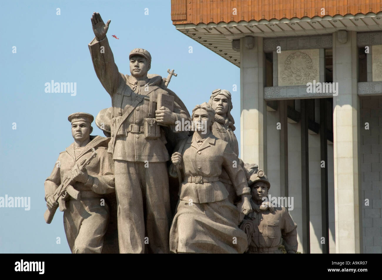 COMMUNIIST STATUE IN FRONT OF THE CHAIRMAN MAO MAUSOLEUM TIANANMEN ...