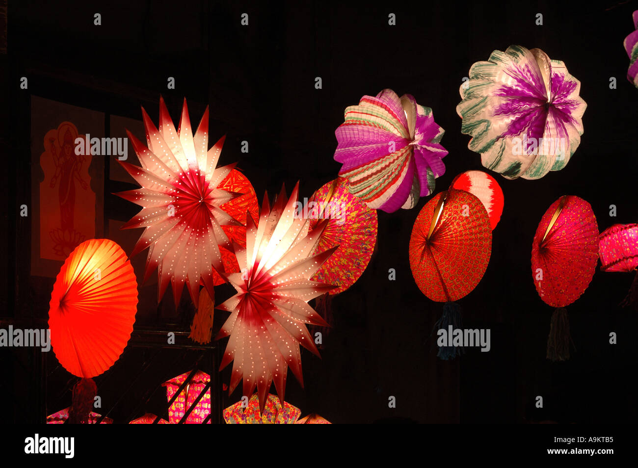 Hanging lights and lanterns hi-res stock photography and images - Alamy