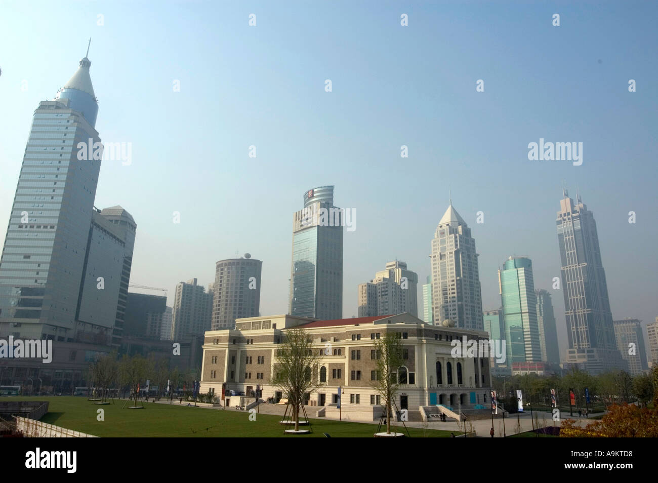 Shanghai concert hall hi-res stock photography and images - Alamy
