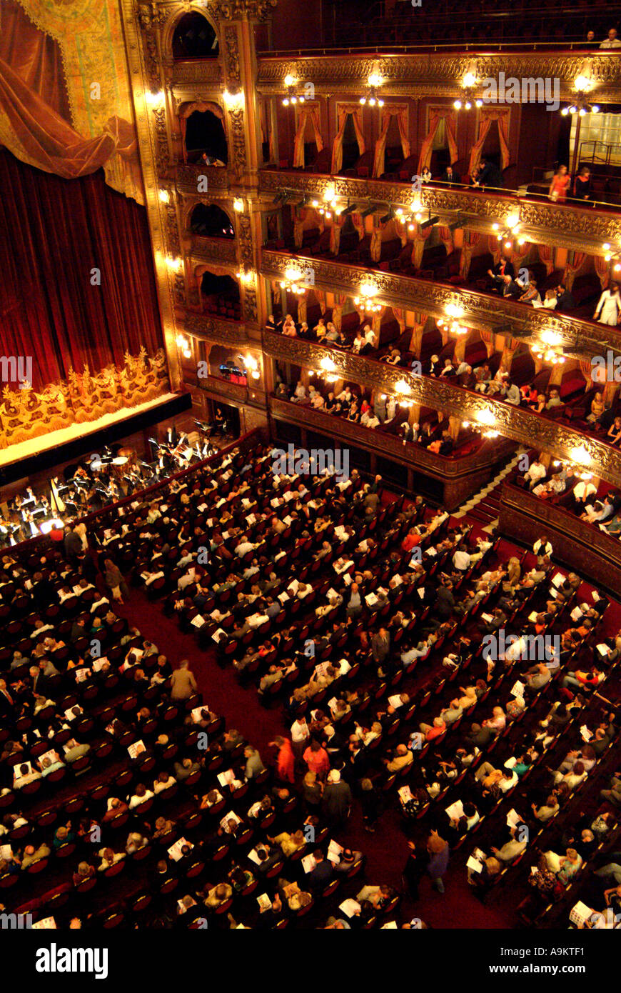 Performing at colon buenos aires hi-res stock photography and images ...