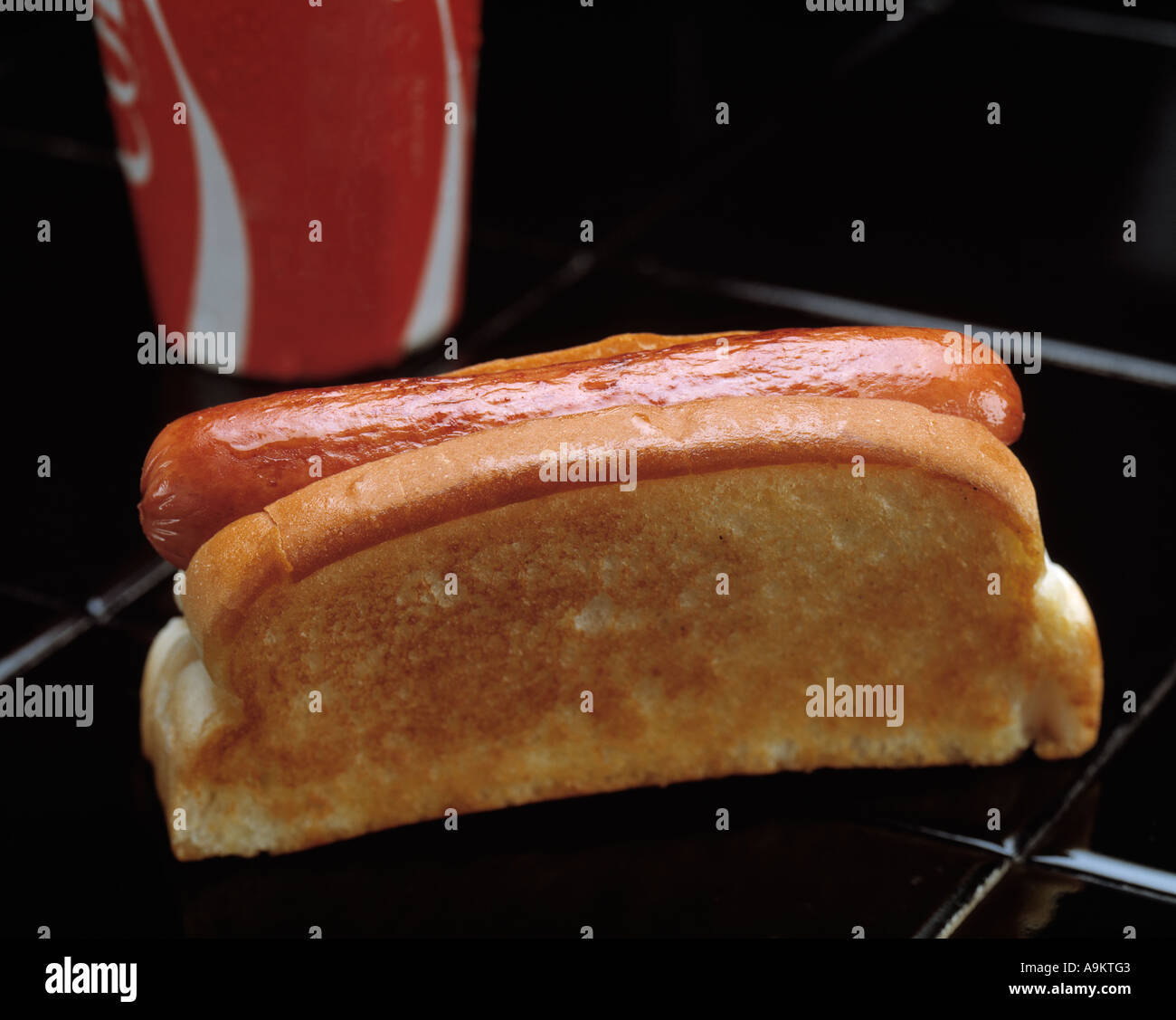 fast food hot dog bun cold drink cola cup copy space Bon Appetit Stock ...