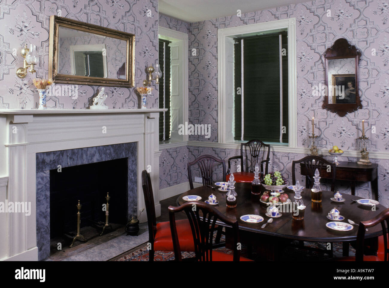 revolutionary war era dining room Stock Photo - Alamy
