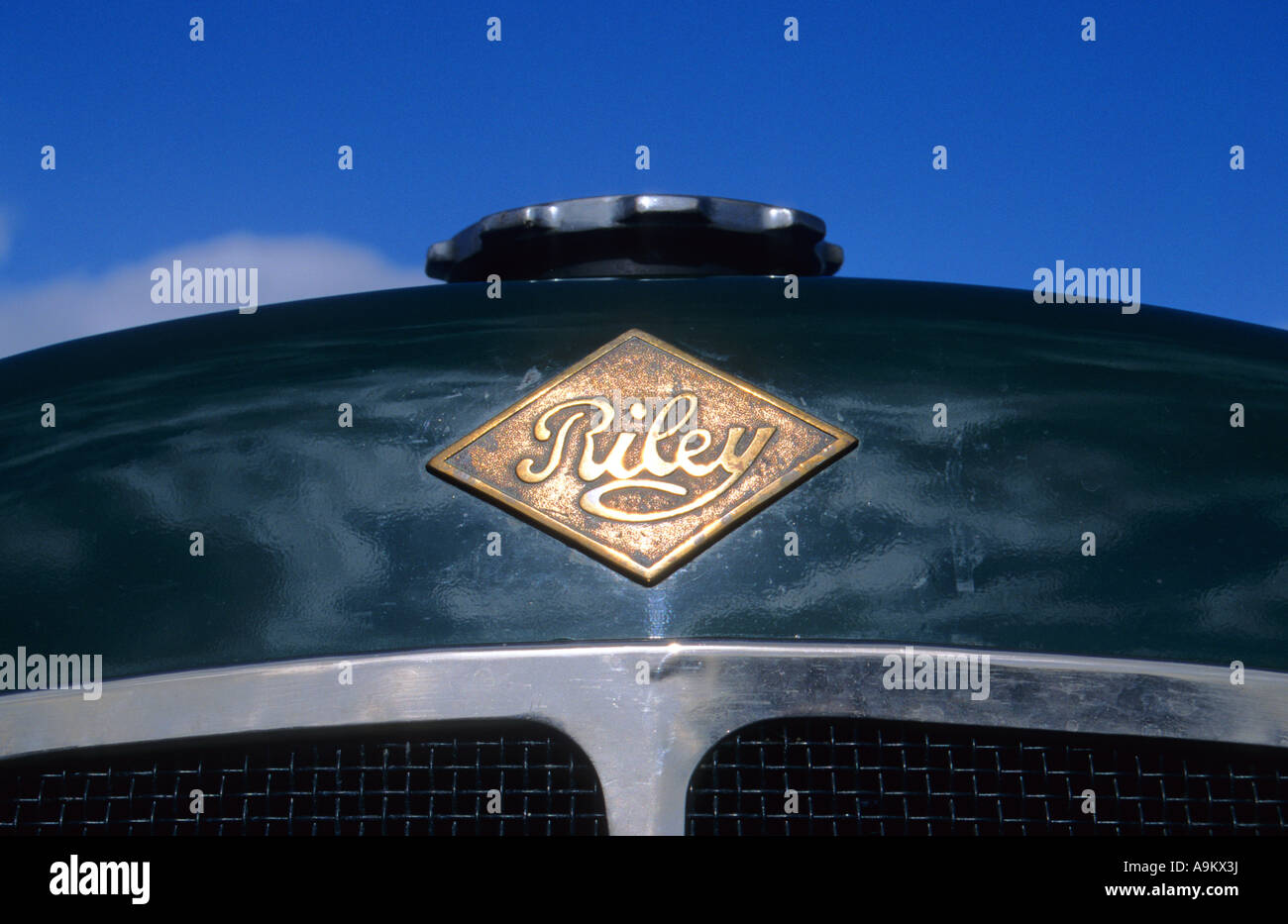 Riley logo badge classic car hi-res stock photography and images - Alamy