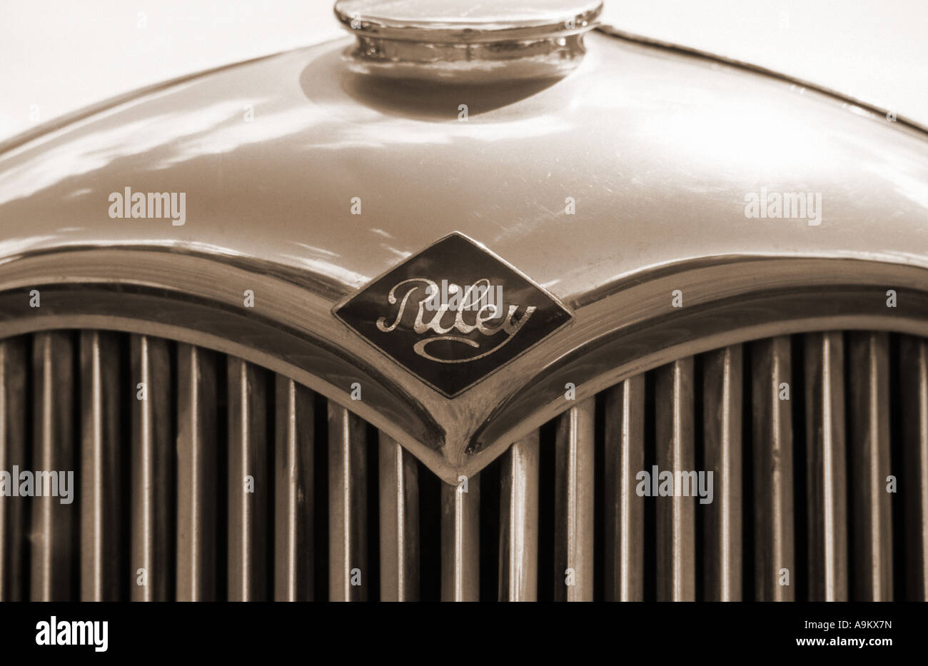 Riley logo badge classic car hi-res stock photography and images - Alamy