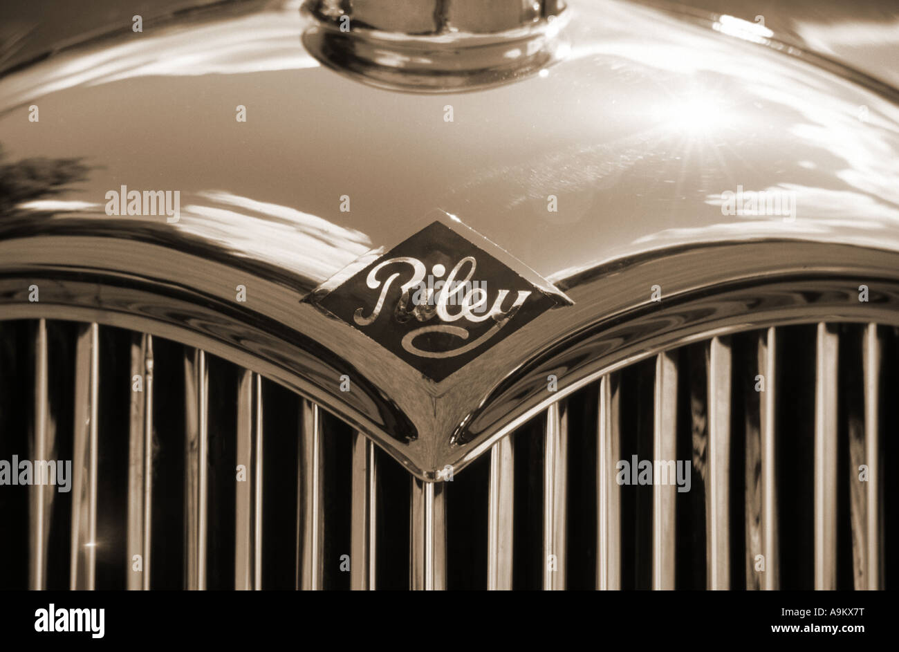 Riley logo badge classic car hi-res stock photography and images - Alamy