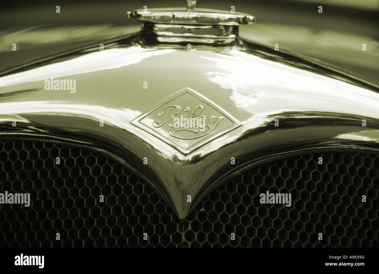 Riley logo badge classic car hi-res stock photography and images - Alamy