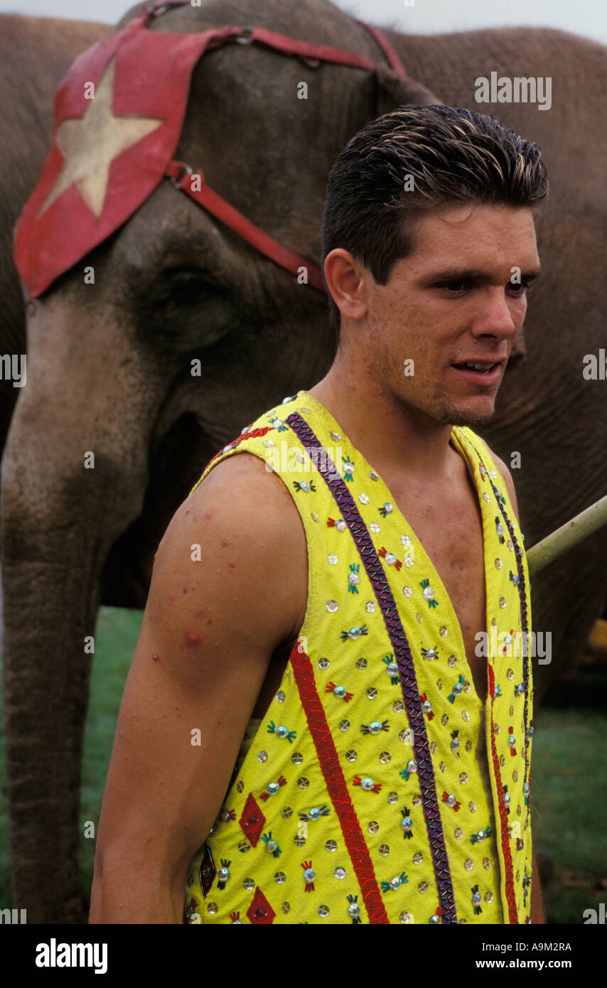 Walker Bros. Brothers Circus asian elephant pachyderm Stock Photo - Alamy