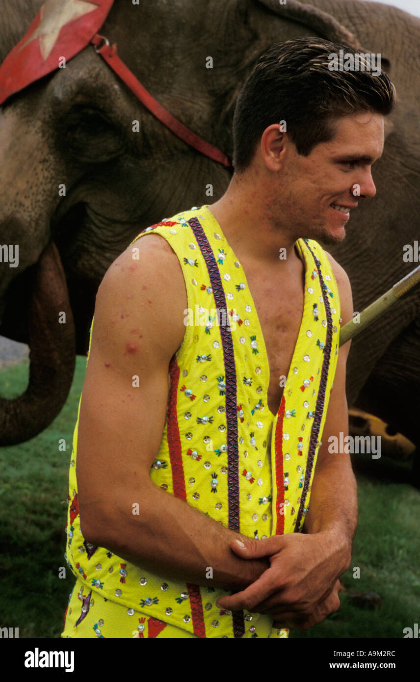 Walker Bros. Brothers Circus asian elephant pachyderm Stock Photo - Alamy