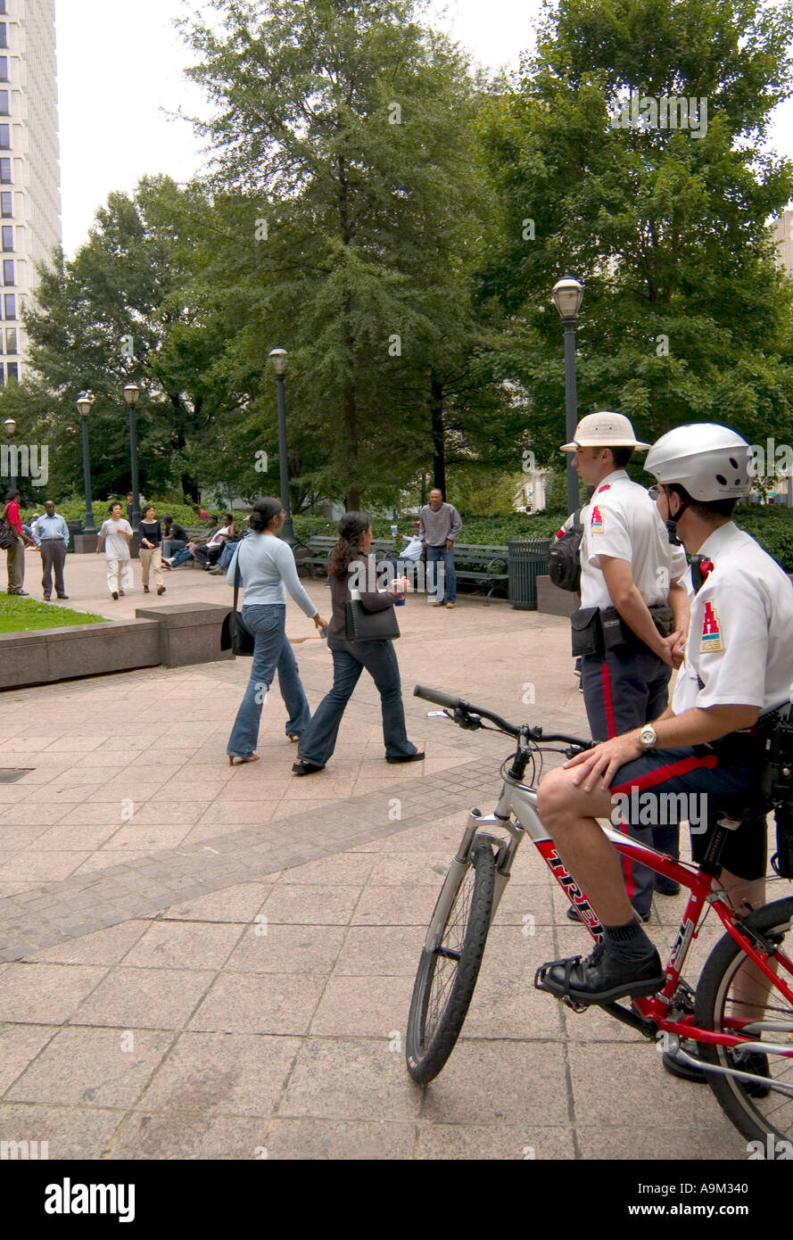 Police officers monitor lunchtime crowd at city park in Atlanta ...