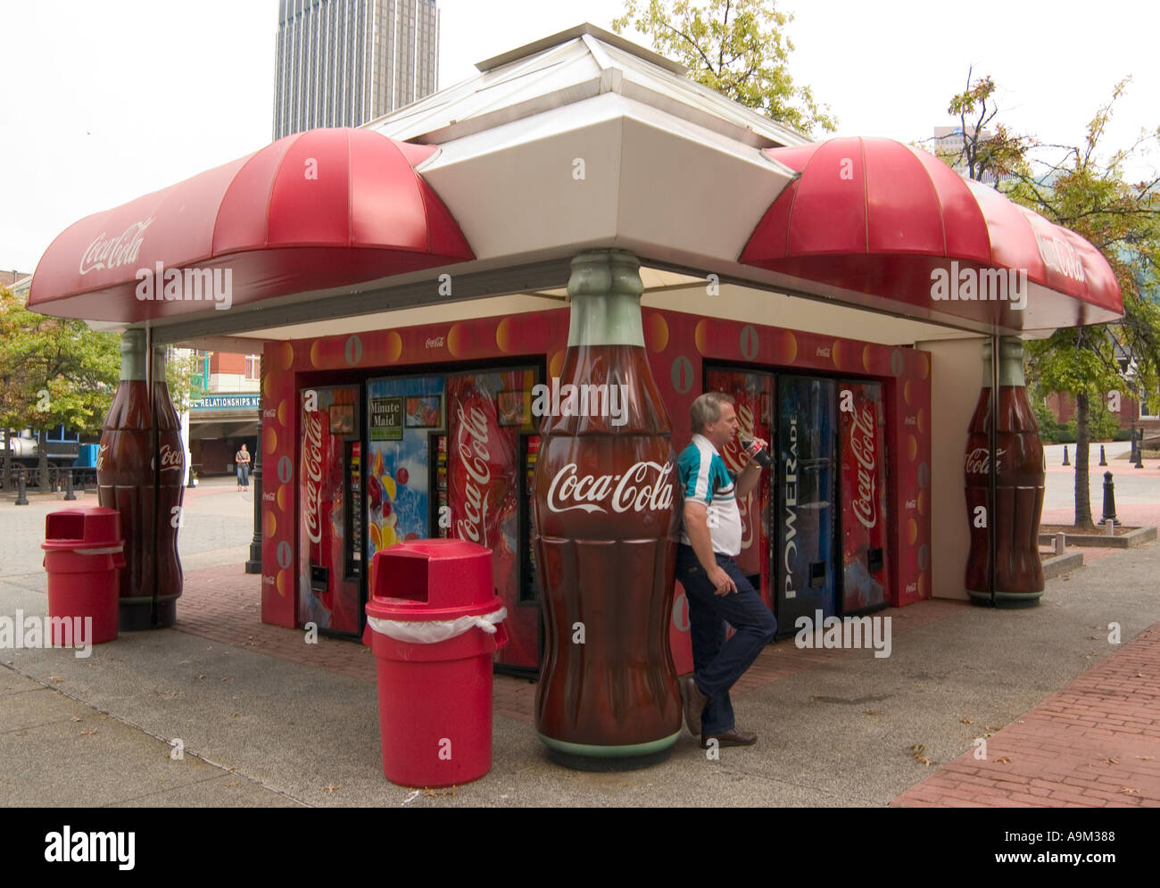 Coco cola stand hi-res stock photography and images - Alamy