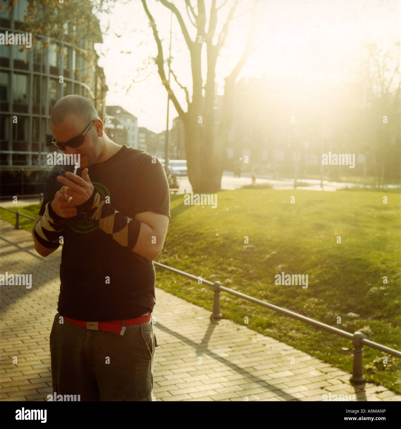 Smoking man outdoor hi-res stock photography and images - Alamy