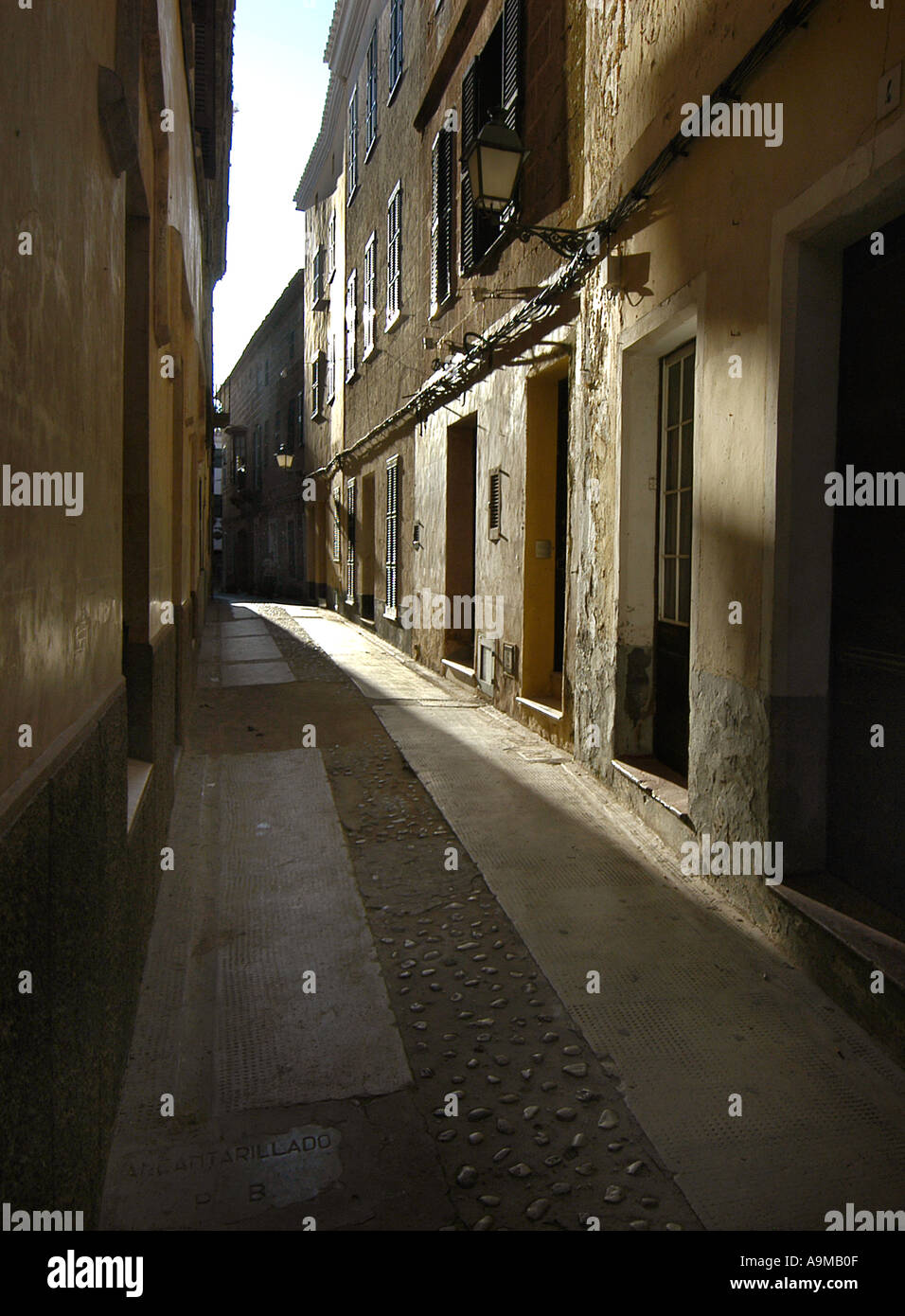 Narrow back lane hi-res stock photography and images - Alamy