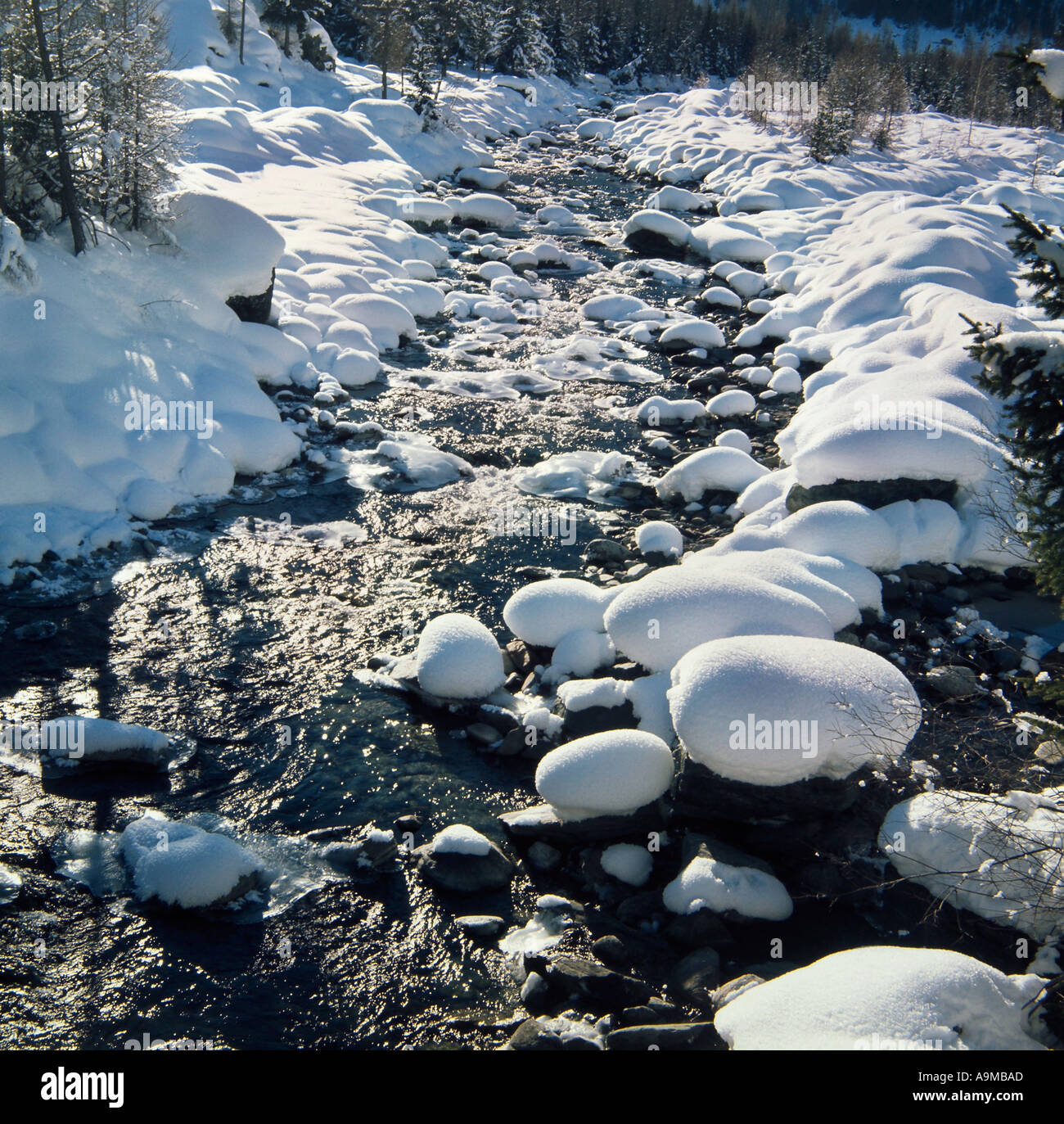 Current river close up hi-res stock photography and images - Alamy