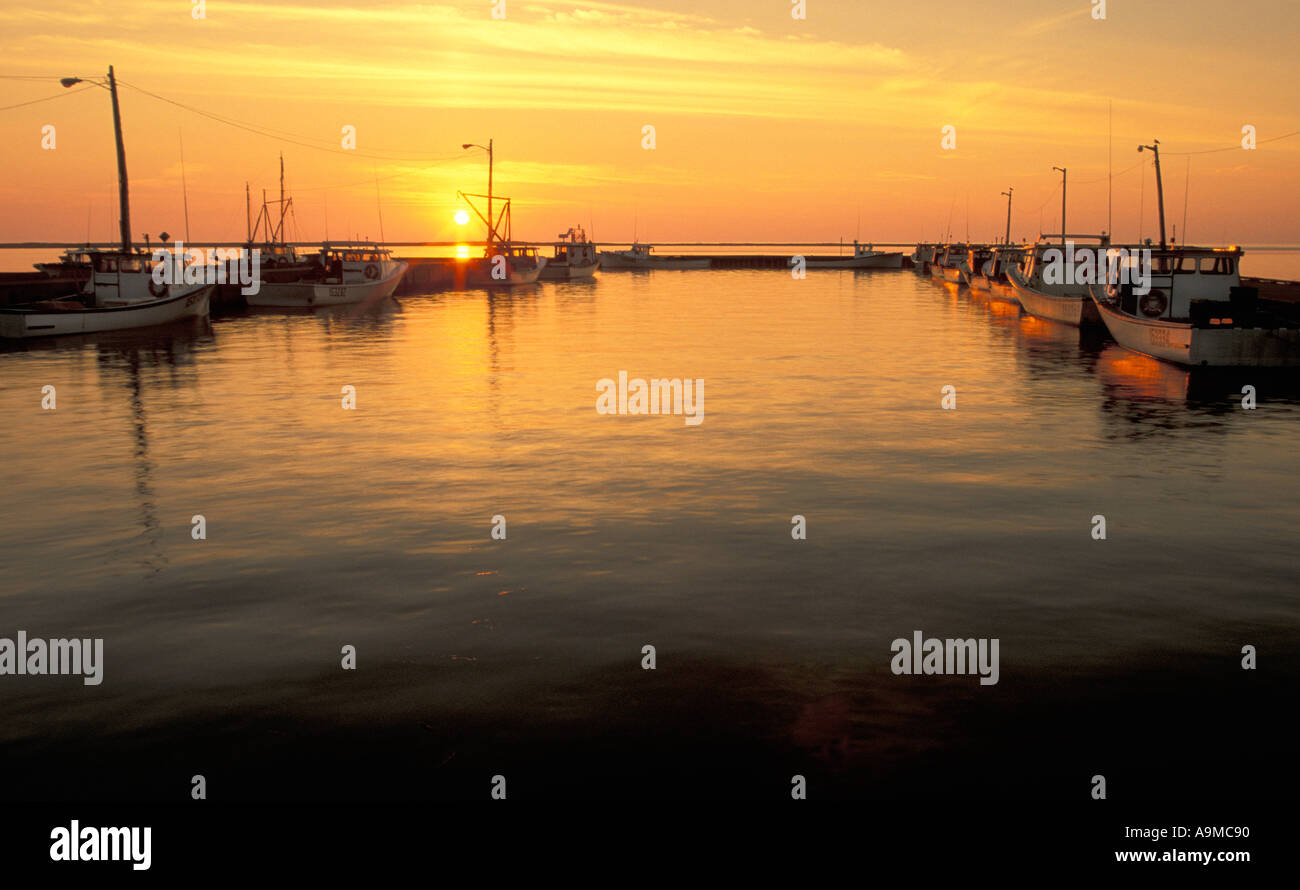 Line abreast ship hi-res stock photography and images - Alamy