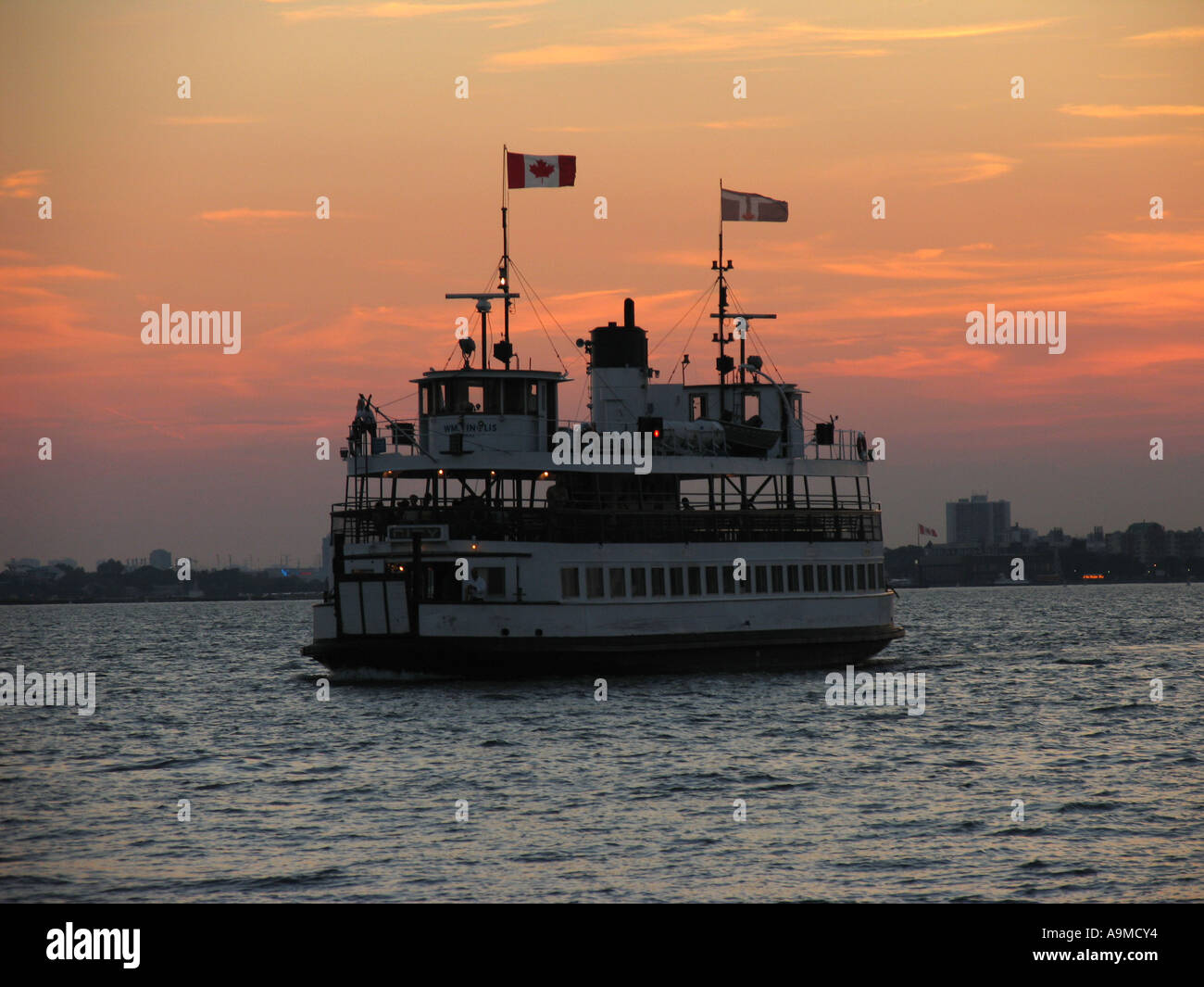 Toronto centre island boat hi-res stock photography and images - Alamy