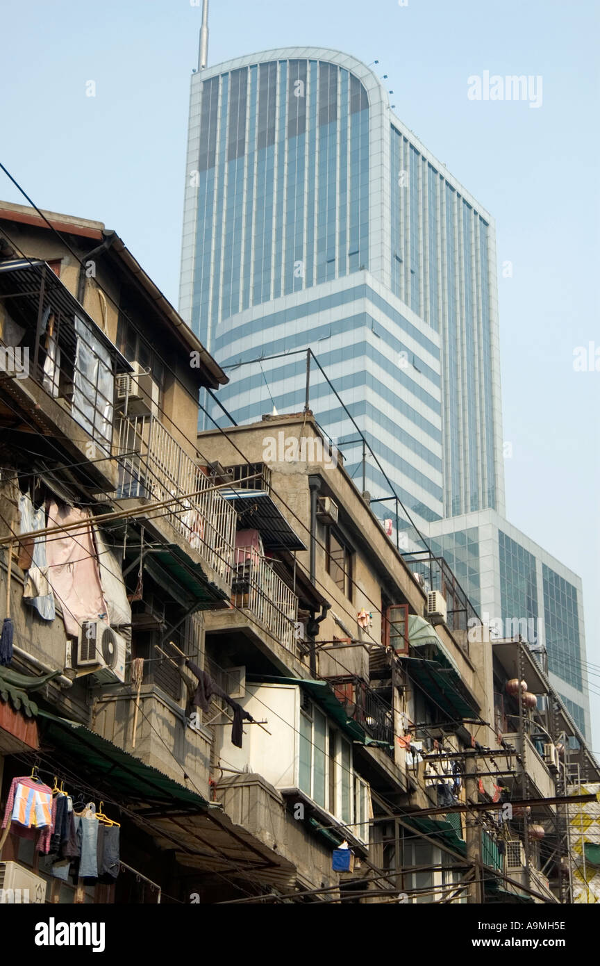 NEW SKYSCRAPER OFFICE BLOCK SEEN FROM THE OLD TOWN SHANGHAI CHINA Stock ...