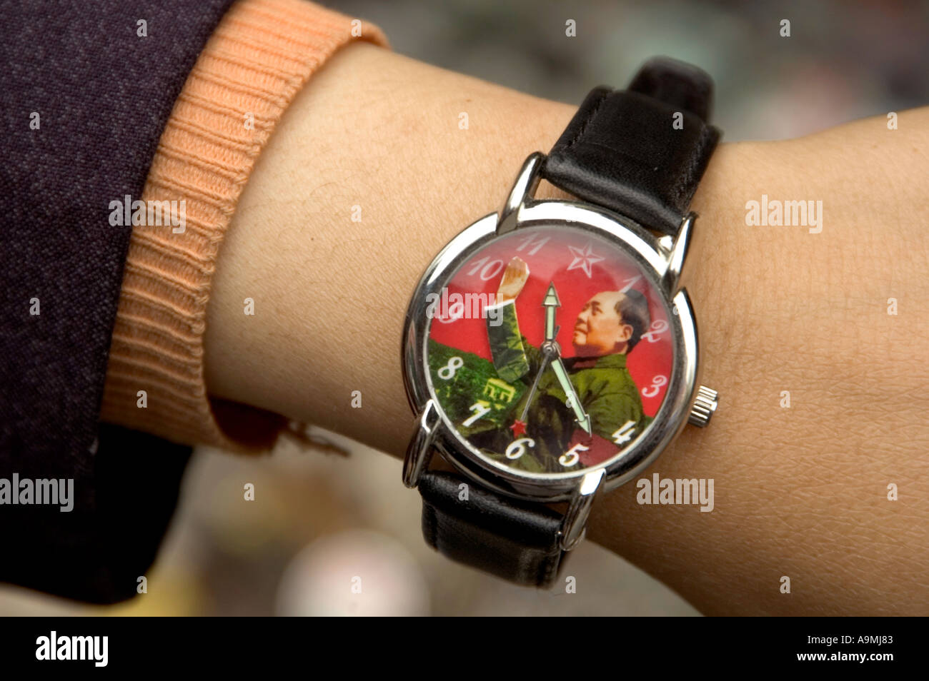 MAOIST MEMORABILIA WRIST WATCH WITH CHAIRMAN MOA ZEDONG PICTURE FOR ...