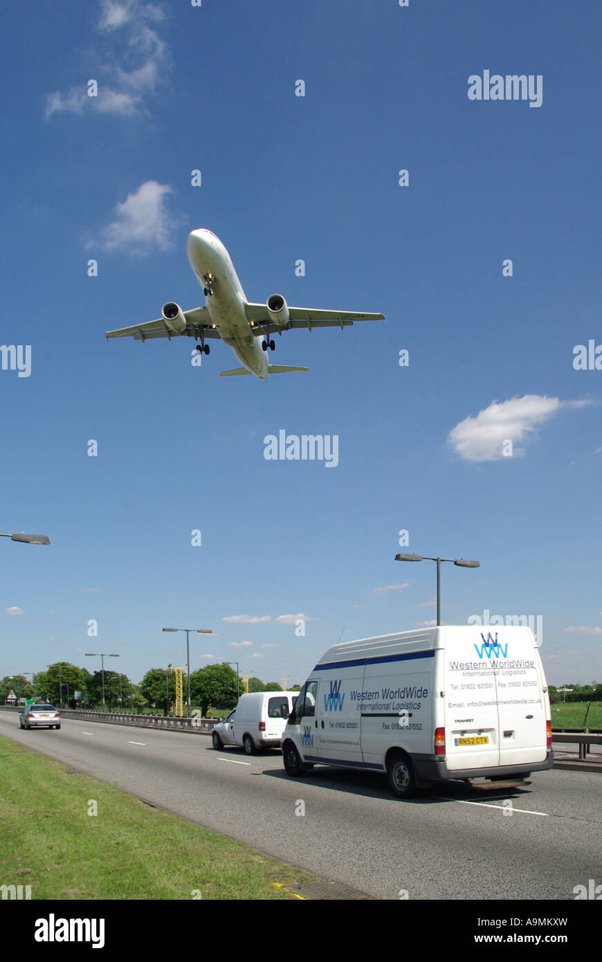 Heathrow flight paths hi-res stock photography and images - Alamy