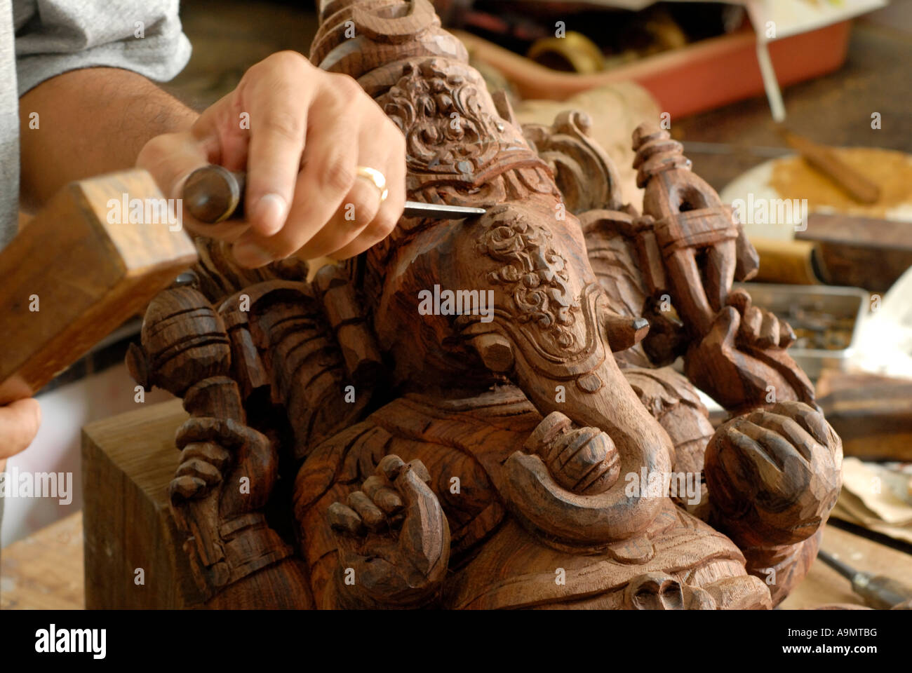 TRADITIONAL WOOD CARVING Stock Photo - Alamy