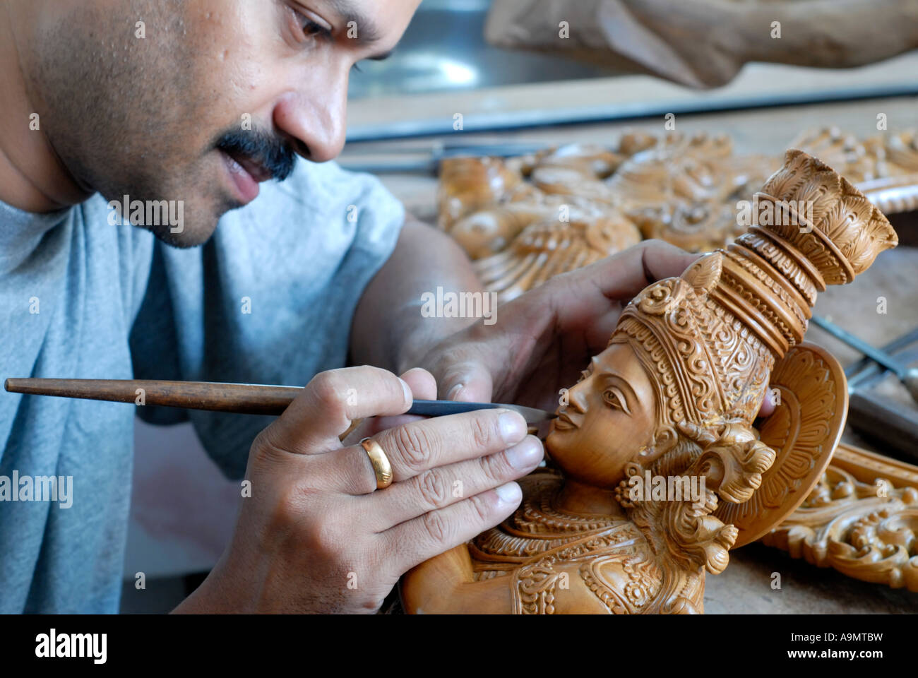 Carving carvings figure figures sculptors hi-res stock photography and ...