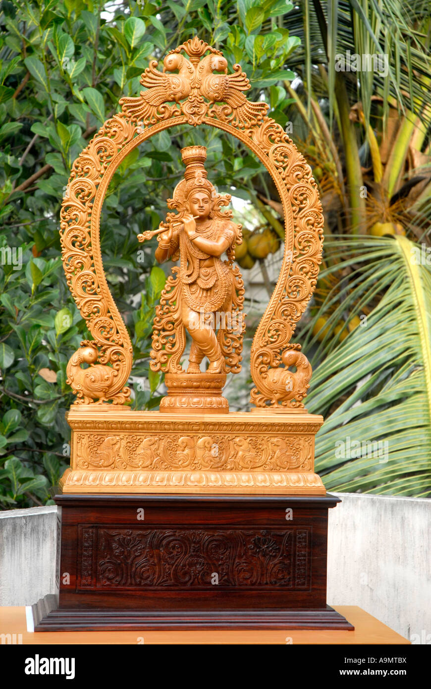 CARVED WOODEN FIGURES Stock Photo - Alamy