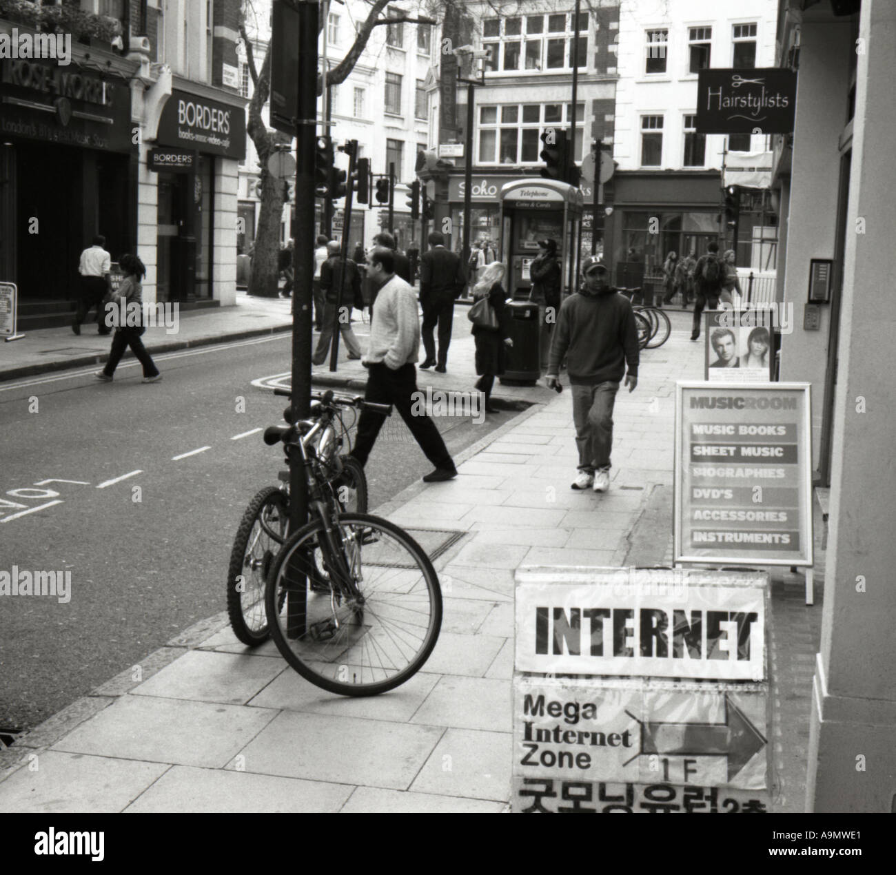 Internet signage hi-res stock photography and images - Alamy