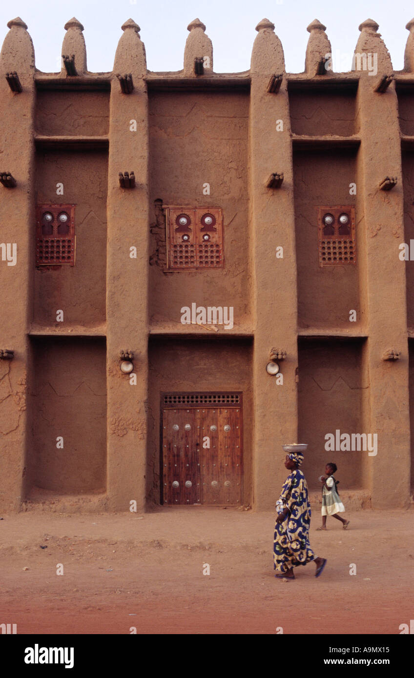 West african adobe architecture style hi-res stock photography and ...
