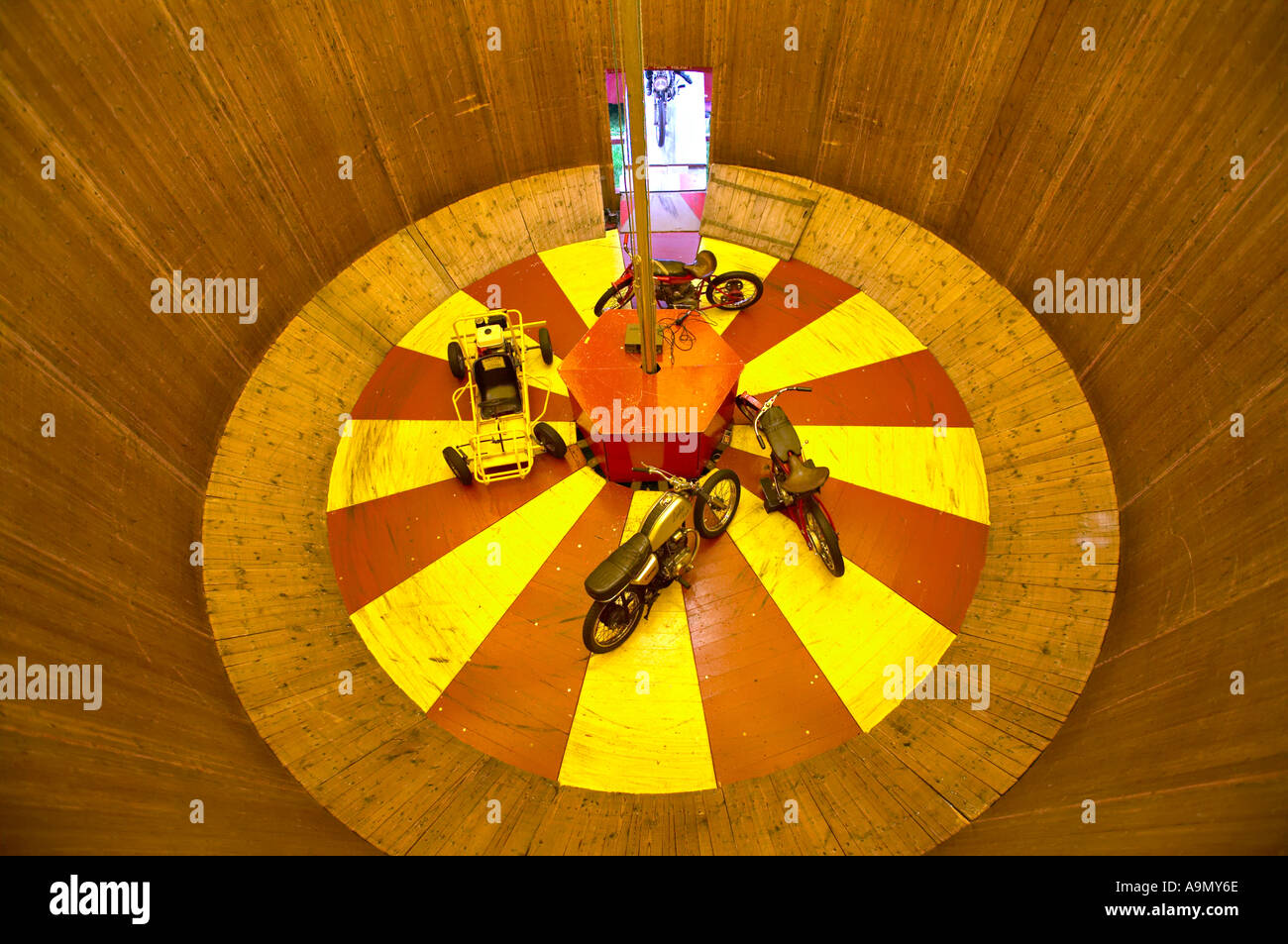 wall of death circus act Stock Photo - Alamy