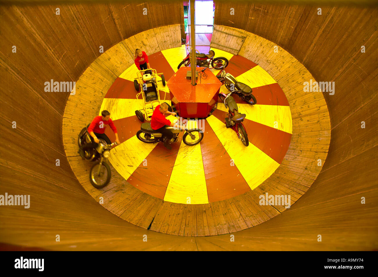 Wall of death ride hi-res stock photography and images - Alamy