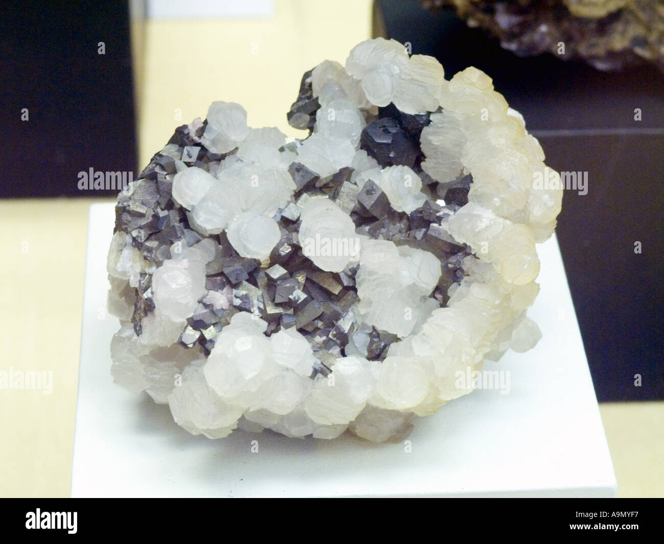 Crystaline structure hi-res stock photography and images - Alamy