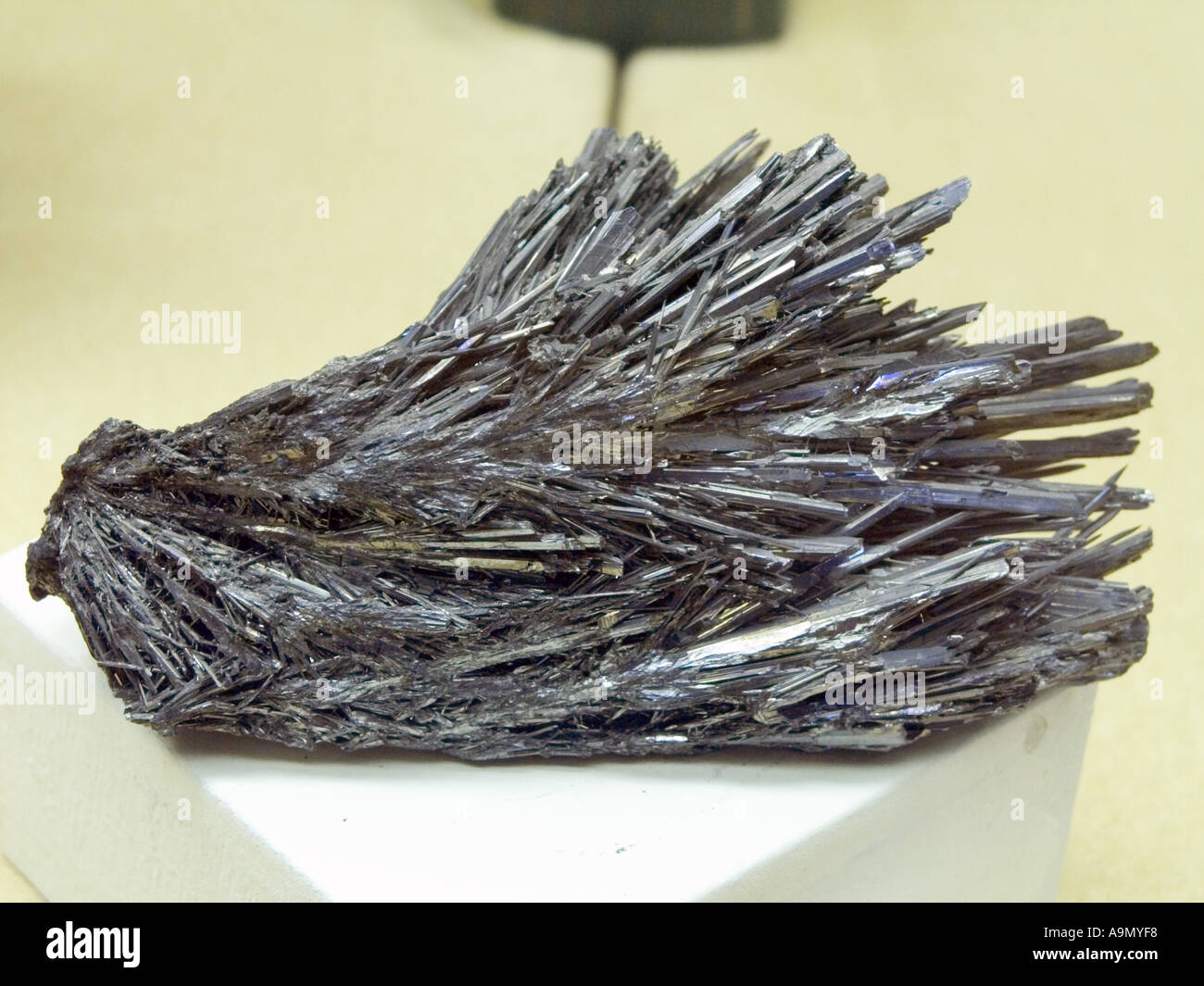 Antimonit antimonite Quarz Mineral stone rock metal crystal crystaline ...