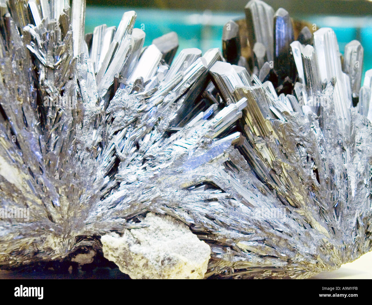 Antimonit antimonite Quarz Mineral stone rock metal crystal crystaline ...