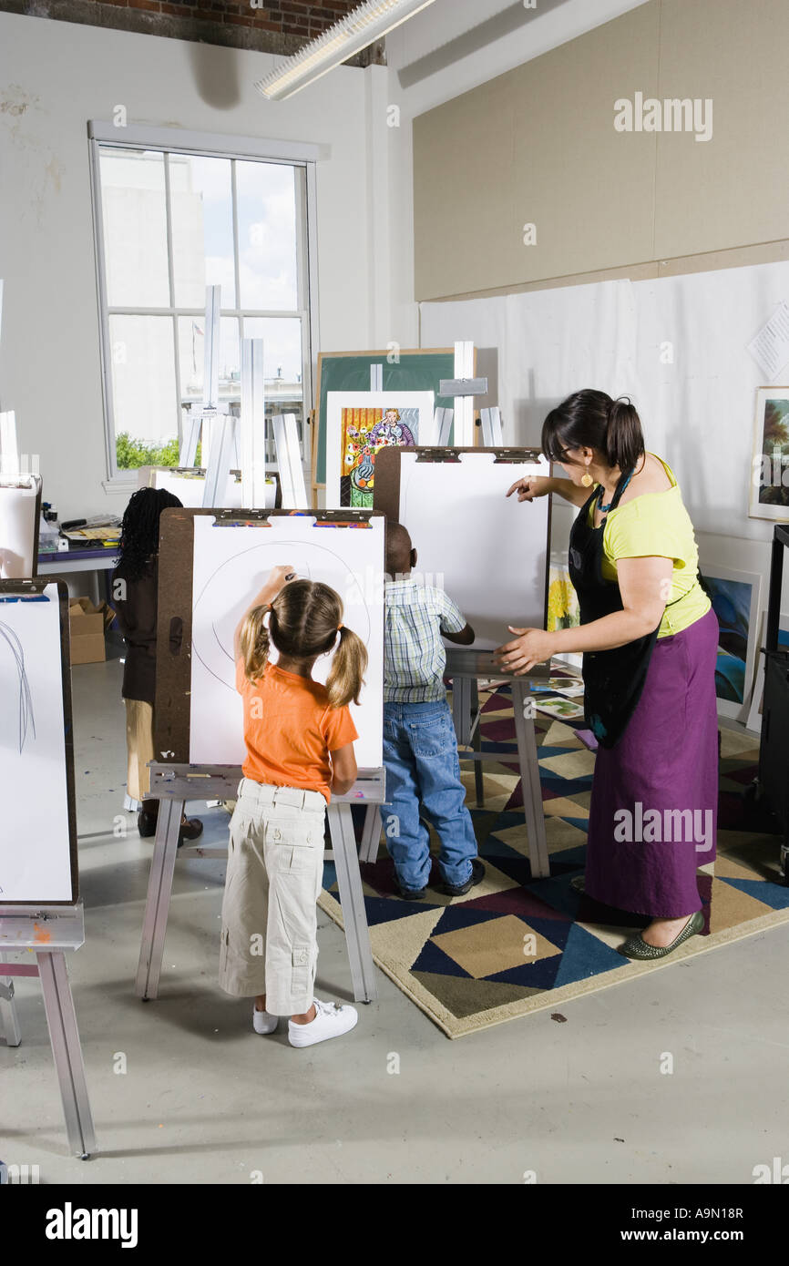 An art teacher teaching students in a classroom Stock Photo - Alamy