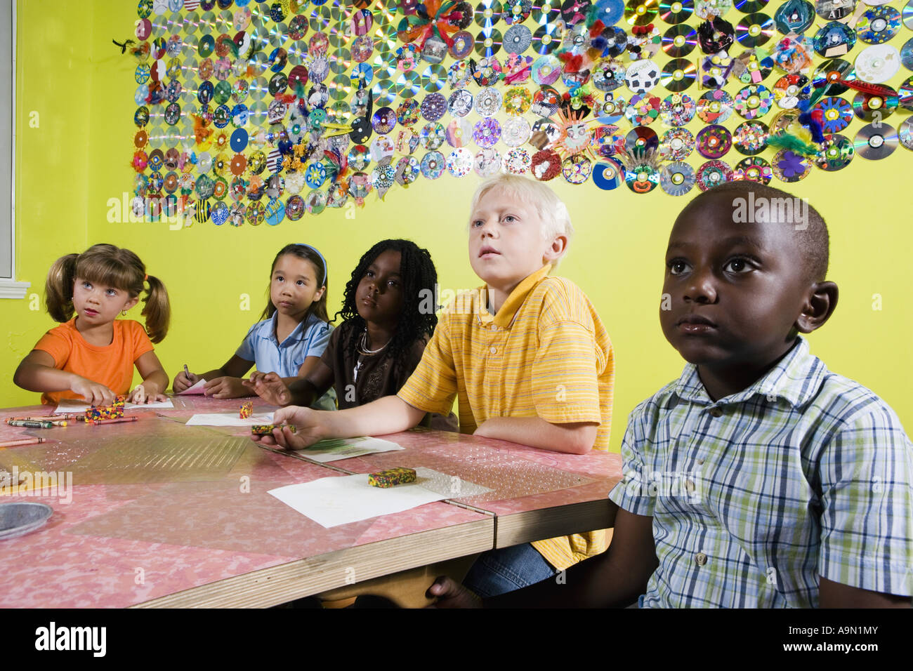 Children drawing and paying attention in art class Stock Photo - Alamy