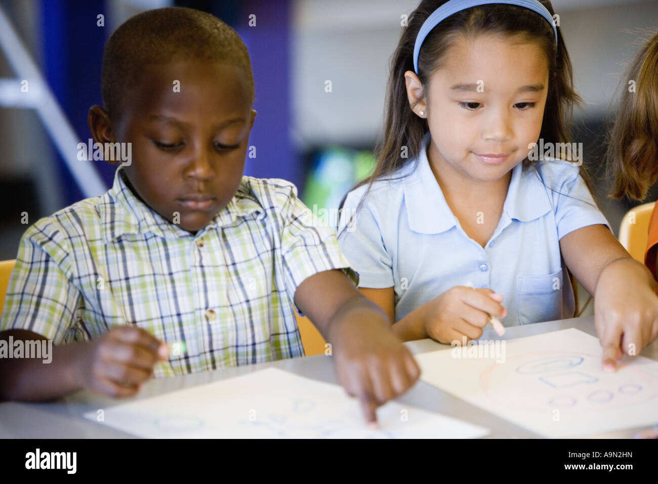 Little kids drawing side by side Stock Photo - Alamy