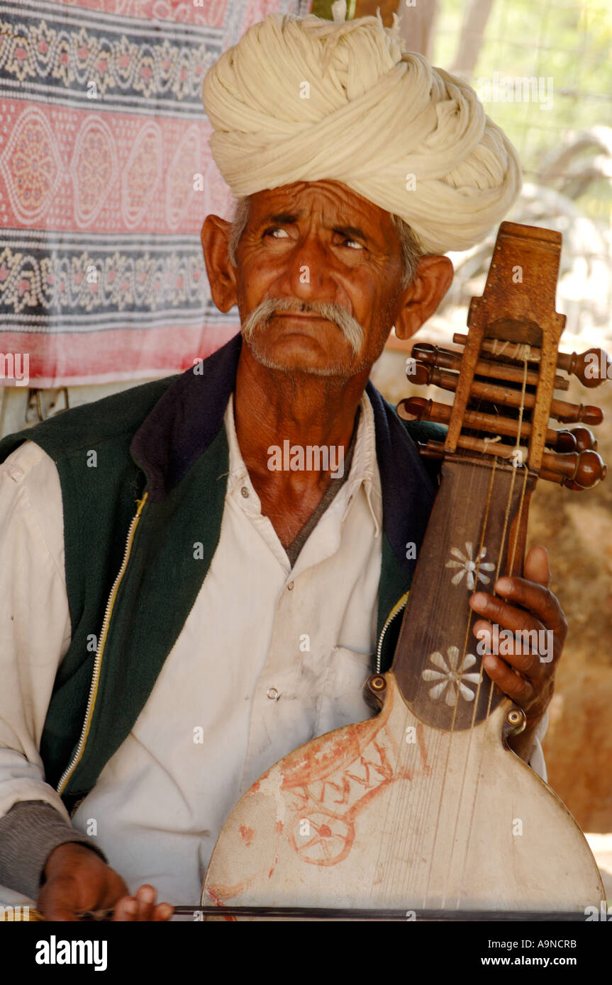 Portrait folk musician rajasthan india turban hi-res stock photography ...