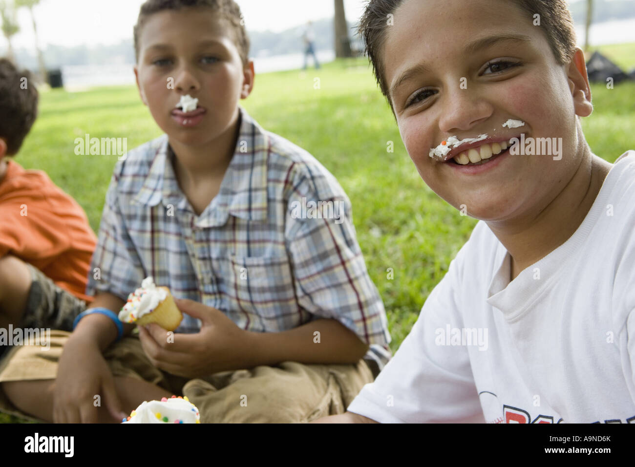 Messy cupcakes hi-res stock photography and images - Alamy