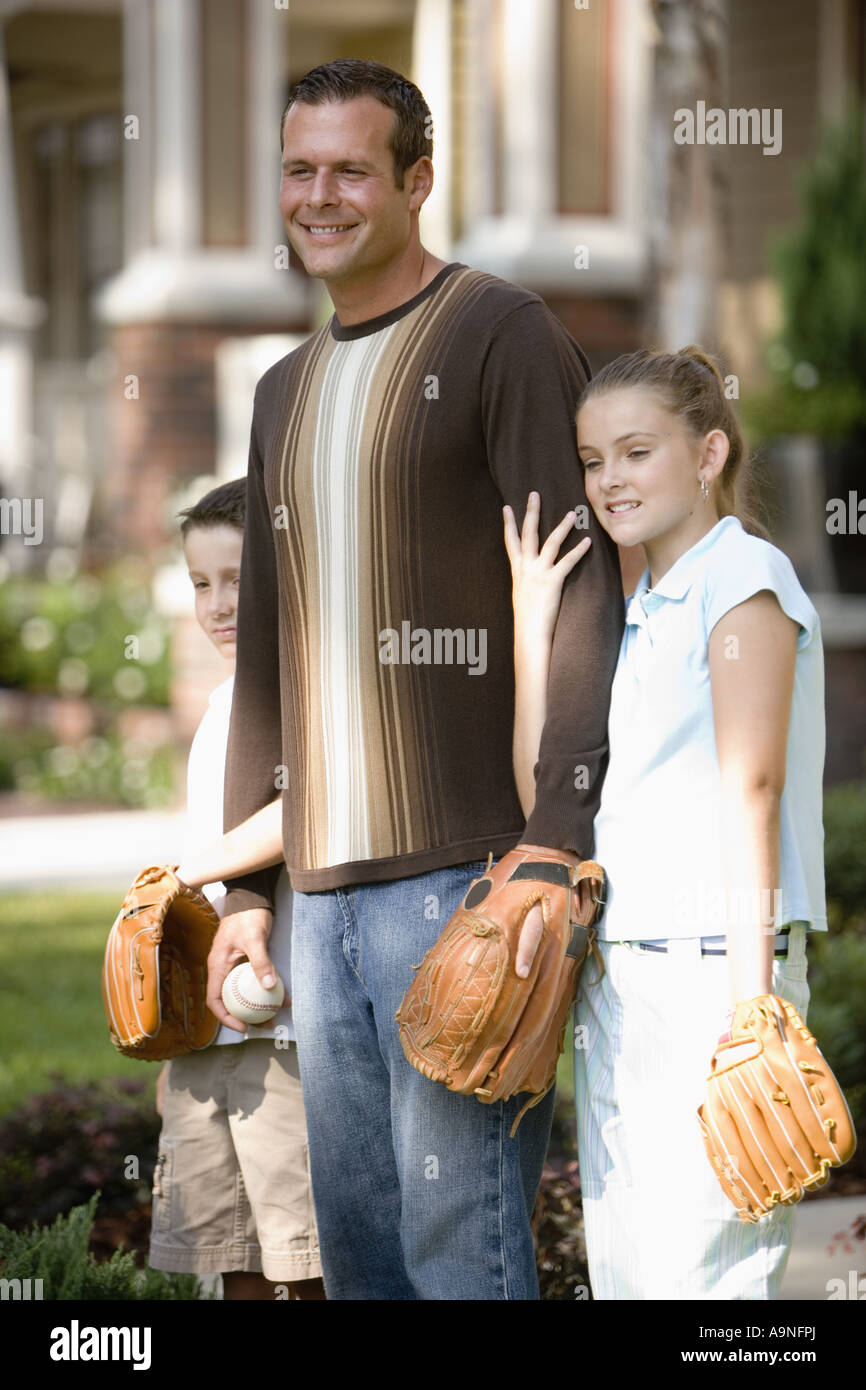 Family standing in front of house hi-res stock photography and images ...